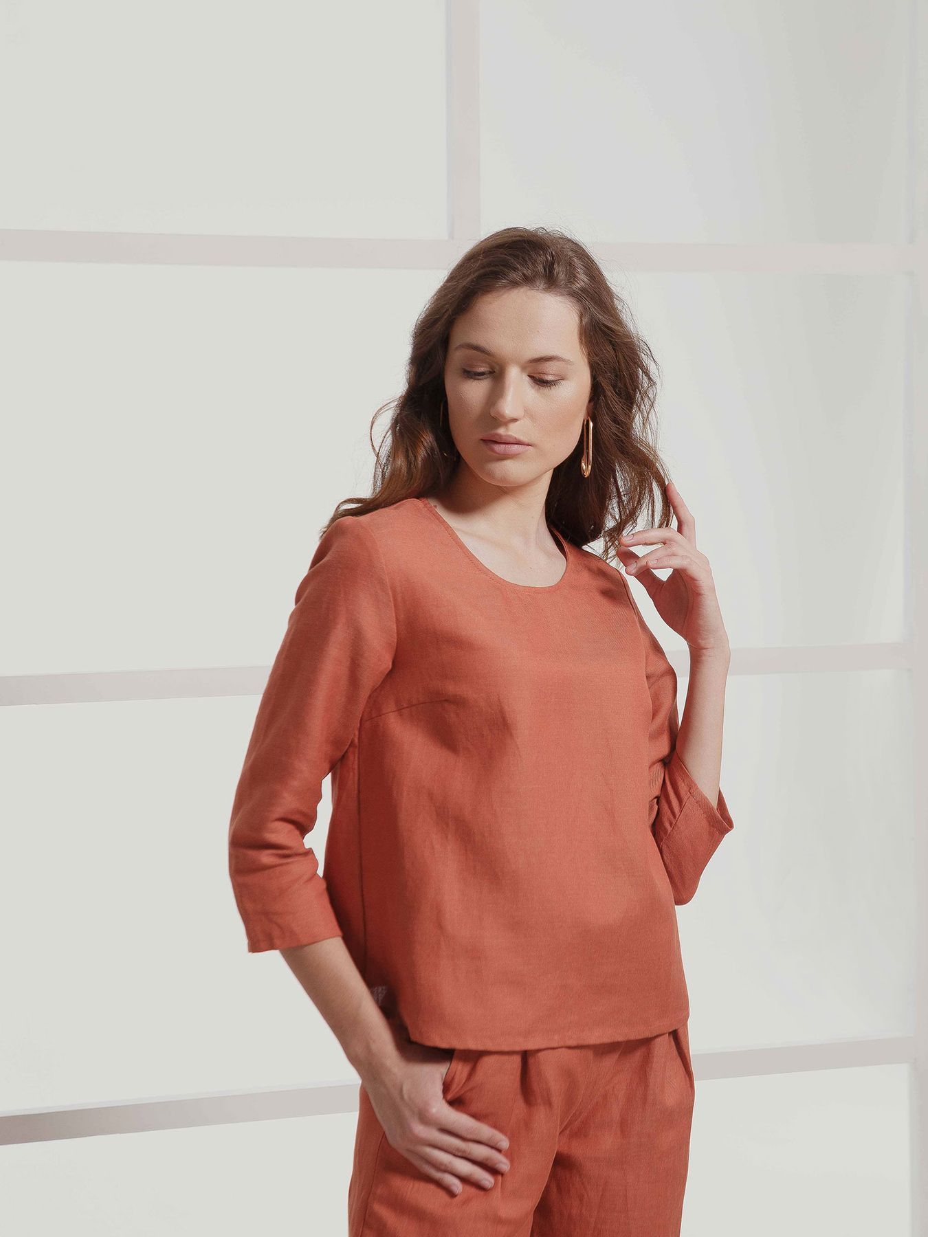 Terracotta color blouse with three-quarter sleeves